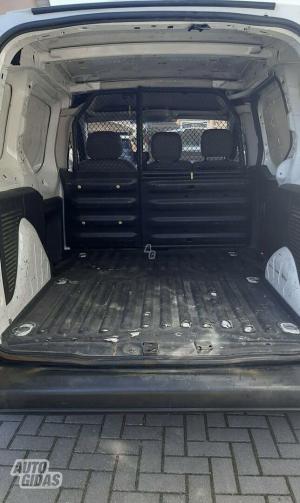Balts Citroen Berlingo 2014 Viļņa, ar dzinēja tilpumu 1.60 L un nobraukumu 200 tūkst. km par 2450 €, foto 6 vietnē AUTOMOTO.COM.LV
