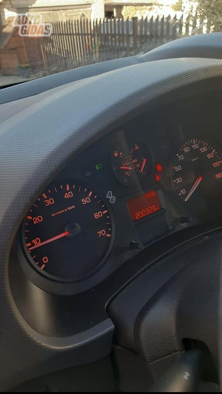 Balts Citroen Berlingo 2014 Viļņa, ar dzinēja tilpumu 1.60 L un nobraukumu 200 tūkst. km par 2450 €, foto 8 vietnē AUTOMOTO.COM.LV