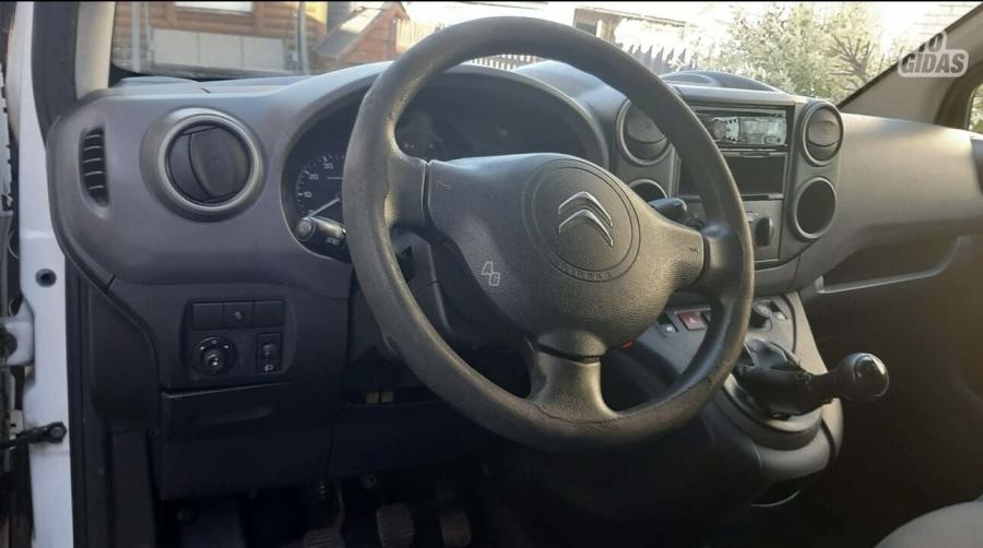 Balts Citroen Berlingo 2014 Viļņa, ar dzinēja tilpumu 1.60 L un nobraukumu 200 tūkst. km par 2450 €, foto 9 vietnē AUTOMOTO.COM.LV