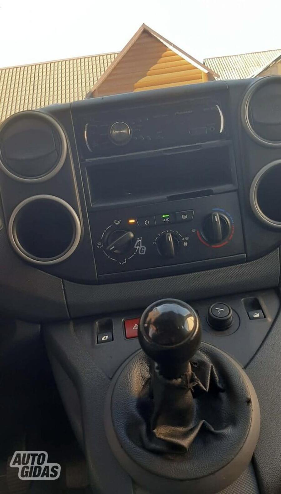 Balts Citroen Berlingo 2014 Viļņa, ar dzinēja tilpumu 1.60 L un nobraukumu 200 tūkst. km par 2450 €, foto 10 vietnē AUTOMOTO.COM.LV