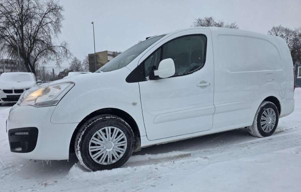Balts Citroen Berlingo 2016 Marijampole, ar dzinēja tilpumu 1.56 L un nobraukumu 160 tūkst. km par 4850 €, foto 2 vietnē AUTOMOTO.COM.LV