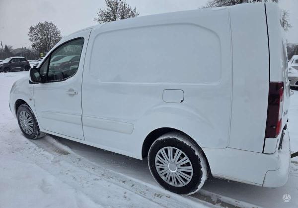 Balts Citroen Berlingo 2016 Marijampole, ar dzinēja tilpumu 1.56 L un nobraukumu 160 tūkst. km par 4850 €, foto 3 vietnē AUTOMOTO.COM.LV
