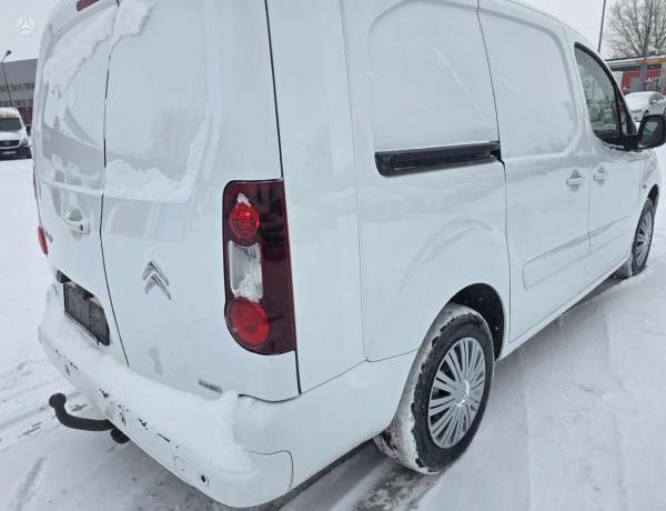 Balts Citroen Berlingo 2016 Marijampole, ar dzinēja tilpumu 1.56 L un nobraukumu 160 tūkst. km par 4850 €, foto 5 vietnē AUTOMOTO.COM.LV