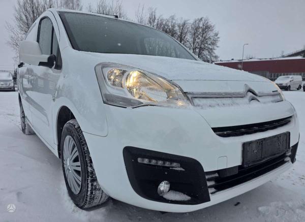 Balts Citroen Berlingo 2016 Marijampole, ar dzinēja tilpumu 1.56 L un nobraukumu 160 tūkst. km par 4850 €, foto 8 vietnē AUTOMOTO.COM.LV