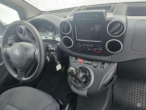 Balts Citroen Berlingo 2016 Marijampole, ar dzinēja tilpumu 1.56 L un nobraukumu 160 tūkst. km par 4850 €, foto 11 vietnē AUTOMOTO.COM.LV