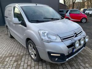 White Citroen Berlingo 2016 in Riga, with an engine capacity of 1.60 L and mileage of 160 thousand km for 4300 €, photo  on AUTOMOTO.COM.LV
