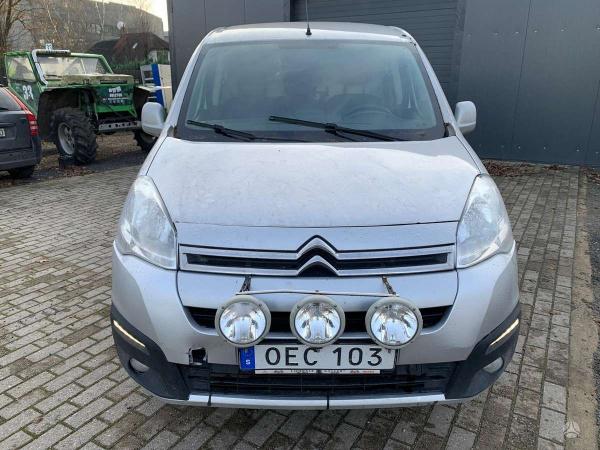 Balts Citroen Berlingo 2016 Rīga, ar dzinēja tilpumu 1.60 L un nobraukumu 160 tūkst. km par 4300 €, foto 2 vietnē AUTOMOTO.COM.LV