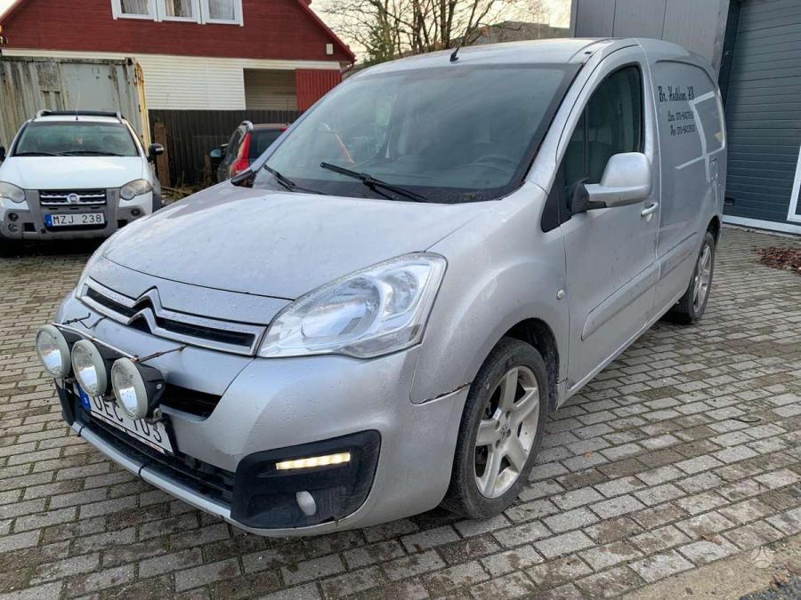 Balts Citroen Berlingo 2016 Rīga, ar dzinēja tilpumu 1.60 L un nobraukumu 160 tūkst. km par 4300 €, foto 3 vietnē AUTOMOTO.COM.LV