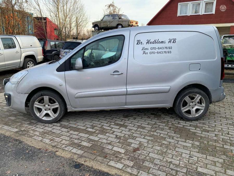 Balts Citroen Berlingo 2016 Rīga, ar dzinēja tilpumu 1.60 L un nobraukumu 160 tūkst. km par 4300 €, foto 4 vietnē AUTOMOTO.COM.LV