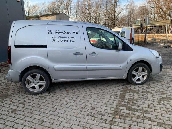 Balts Citroen Berlingo 2016 Rīga, ar dzinēja tilpumu 1.60 L un nobraukumu 160 tūkst. km par 4300 €, foto 8 vietnē AUTOMOTO.COM.LV