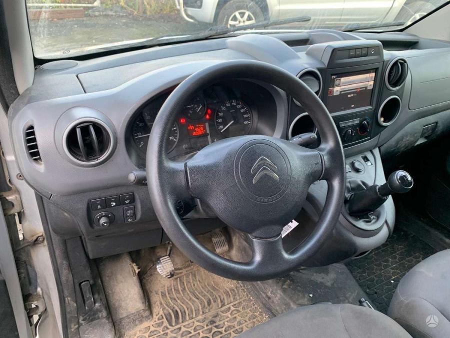 Balts Citroen Berlingo 2016 Rīga, ar dzinēja tilpumu 1.60 L un nobraukumu 160 tūkst. km par 4300 €, foto 11 vietnē AUTOMOTO.COM.LV