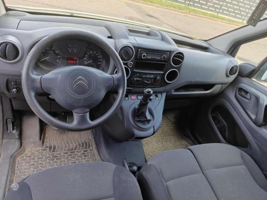 Balts Citroen Berlingo 2017 Viļņa, ar dzinēja tilpumu 1.56 L un nobraukumu 91 tūkst. km par 3400 €, foto 6 vietnē AUTOMOTO.COM.LV