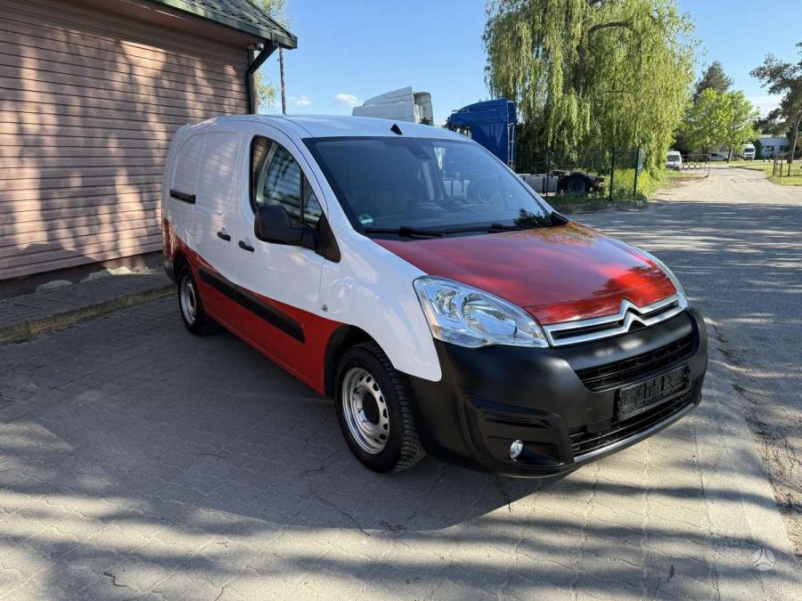 White Citroen Berlingo 2017 in Marijampole, with an engine capacity of 1.56 L and mileage of 200 thousand km for 6400 €, photo 3 on AUTOMOTO.COM.LV