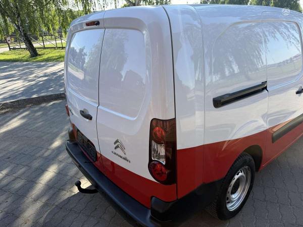 White Citroen Berlingo 2017 in Marijampole, with an engine capacity of 1.56 L and mileage of 200 thousand km for 6400 €, photo 3 on AUTOMOTO.COM.LV