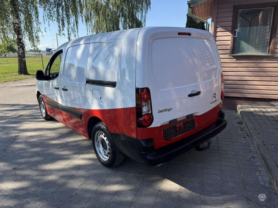 White Citroen Berlingo 2017 in Marijampole, with an engine capacity of 1.56 L and mileage of 200 thousand km for 6400 €, photo 5 on AUTOMOTO.COM.LV