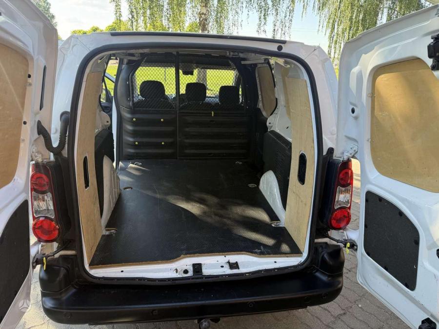 White Citroen Berlingo 2017 in Marijampole, with an engine capacity of 1.56 L and mileage of 200 thousand km for 6400 €, photo 8 on AUTOMOTO.COM.LV