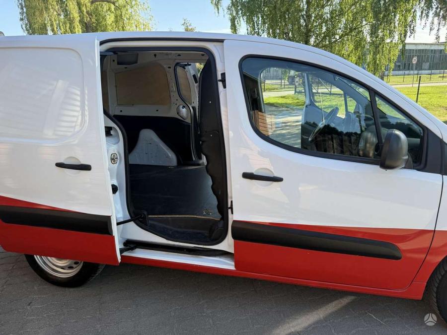 White Citroen Berlingo 2017 in Marijampole, with an engine capacity of 1.56 L and mileage of 200 thousand km for 6400 €, photo 9 on AUTOMOTO.COM.LV