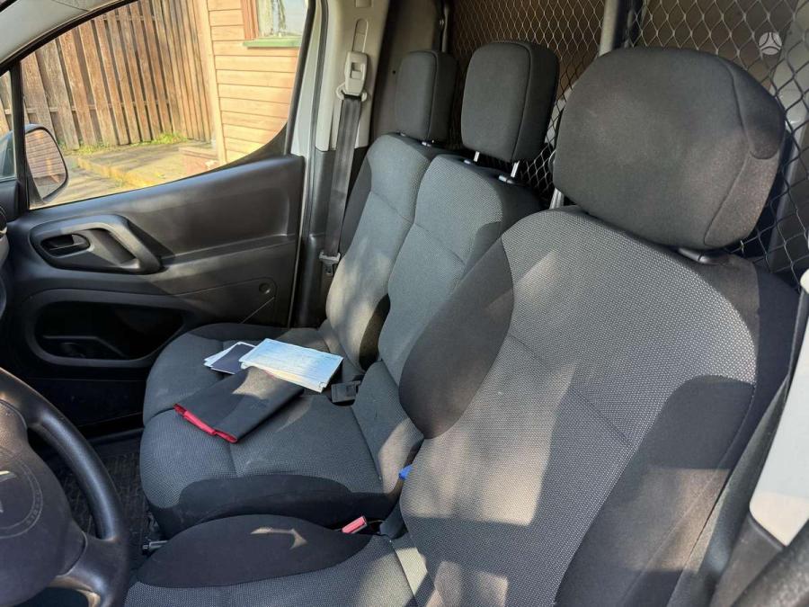 White Citroen Berlingo 2017 in Marijampole, with an engine capacity of 1.56 L and mileage of 200 thousand km for 6400 €, photo 12 on AUTOMOTO.COM.LV
