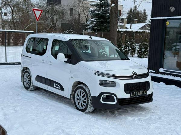 White Citroen Berlingo 2018 in Riga, with an engine capacity of 0.00 L and mileage of 159 thousand km for 8995 €, photo 2 on AUTOMOTO.COM.LV