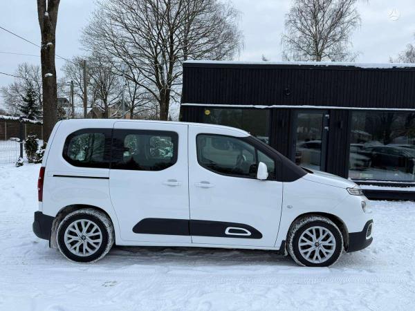 White Citroen Berlingo 2018 in Riga, with an engine capacity of 0.00 L and mileage of 159 thousand km for 8995 €, photo 5 on AUTOMOTO.COM.LV