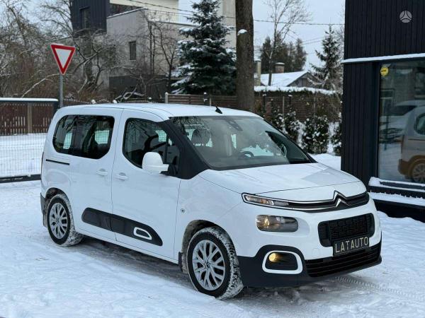 White Citroen Berlingo 2018 in Riga, with an engine capacity of 0.00 L and mileage of 159 thousand km for 8995 €, photo 7 on AUTOMOTO.COM.LV
