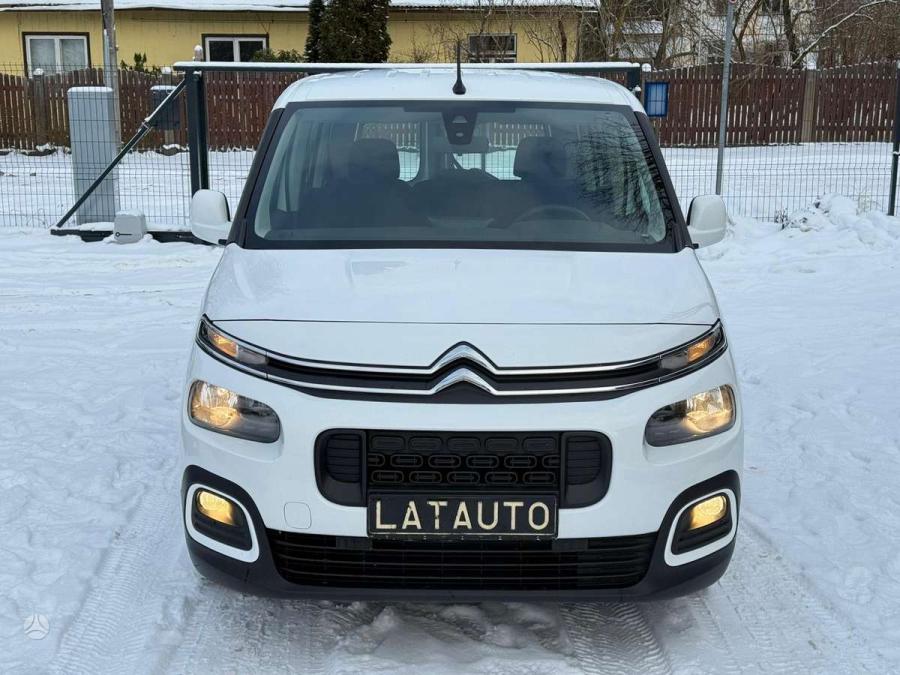 Balts Citroen Berlingo 2018 Rīga, ar dzinēja tilpumu 1.50 L un nobraukumu 159 tūkst. km par 8995 €, foto 4 vietnē AUTOMOTO.COM.LV