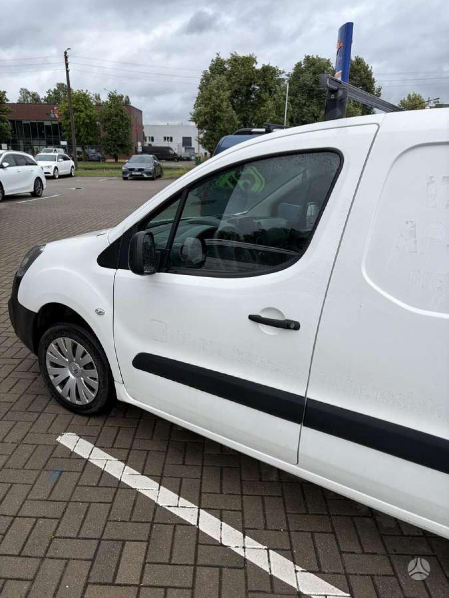 Balts Citroen Berlingo 2018 Kauņa, ar dzinēja tilpumu 1.56 L un nobraukumu 160 tūkst. km par 3800 €, foto 4 vietnē AUTOMOTO.COM.LV