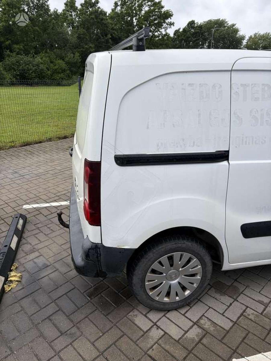 Balts Citroen Berlingo 2018 Kauņa, ar dzinēja tilpumu 1.56 L un nobraukumu 160 tūkst. km par 3800 €, foto 8 vietnē AUTOMOTO.COM.LV