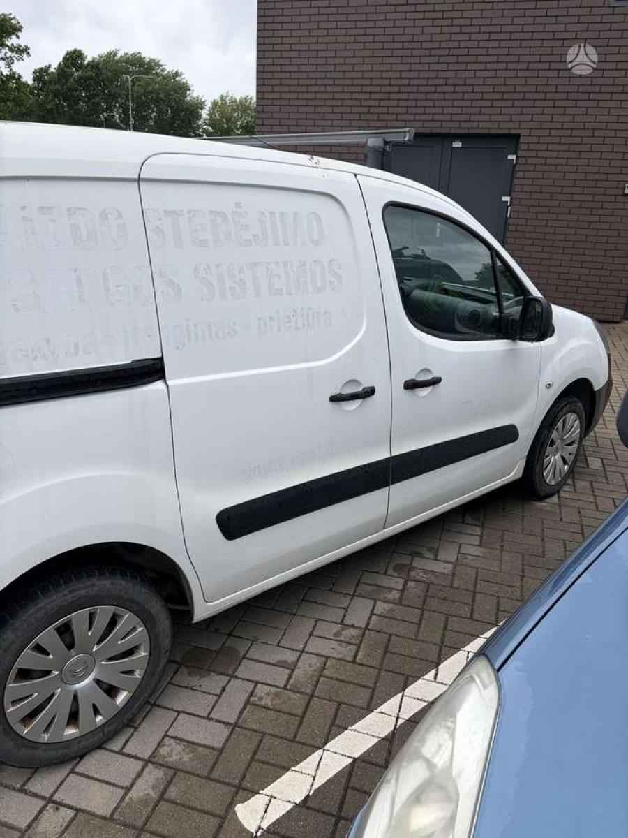 Balts Citroen Berlingo 2018 Kauņa, ar dzinēja tilpumu 1.56 L un nobraukumu 160 tūkst. km par 3800 €, foto 9 vietnē AUTOMOTO.COM.LV