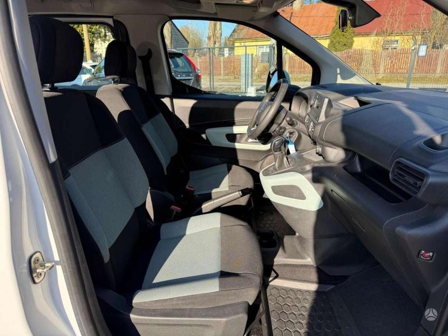 Balts Citroen Berlingo 2018 Rīga, ar dzinēja tilpumu 1.50 L un nobraukumu 160 tūkst. km par 7690 €, foto 19 vietnē AUTOMOTO.COM.LV