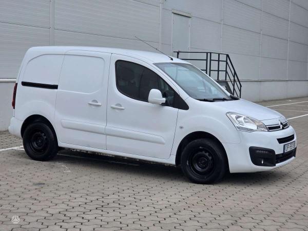 White Citroen Berlingo 2018 in Riga, with an engine capacity of 1.56 L and mileage of 200 thousand km for 5200 €, photo 8 on AUTOMOTO.COM.LV