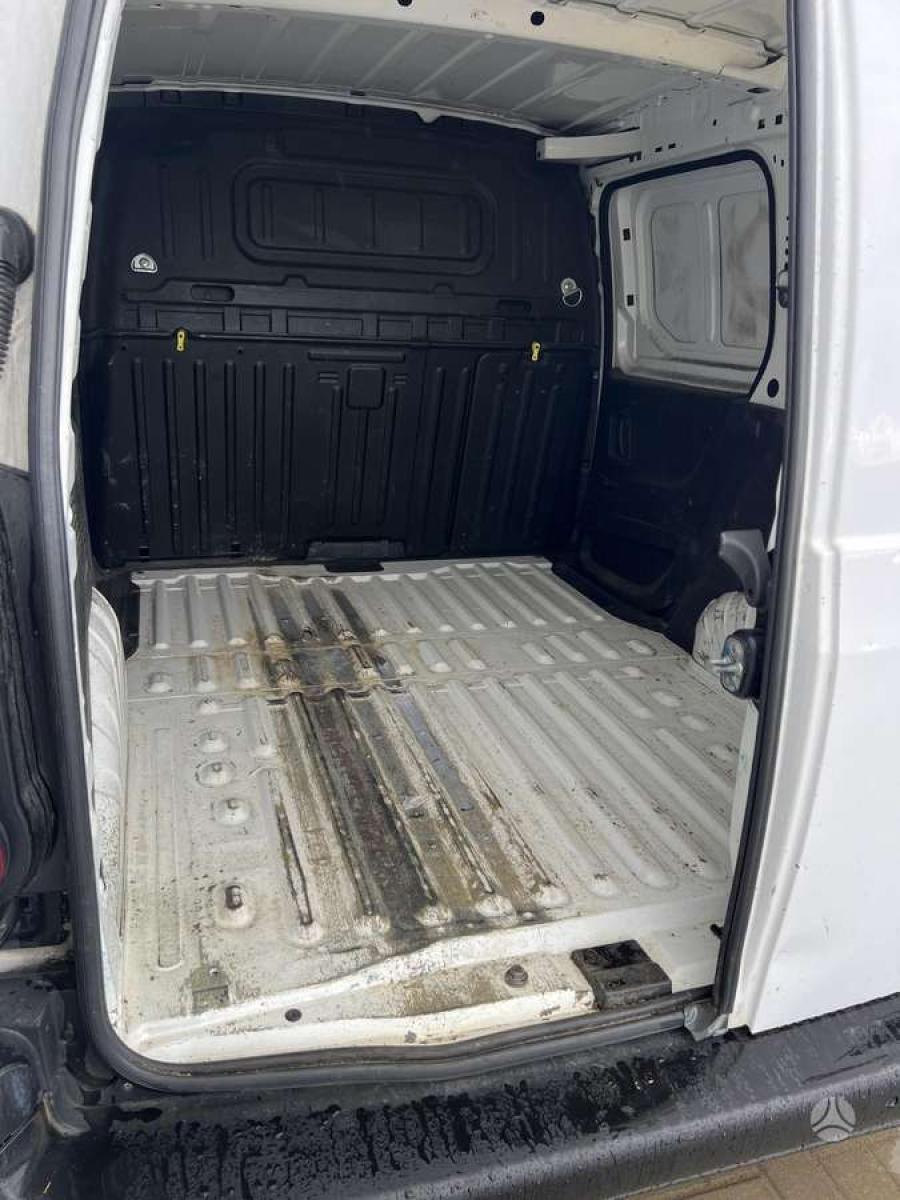 Белый Ситроен Берлинго 2019 в Таураге, объемом двигателя 1.50 л и пробегом 217 тыс. км за 4700 €, фото 15 на AUTOMOTO.COM.LV