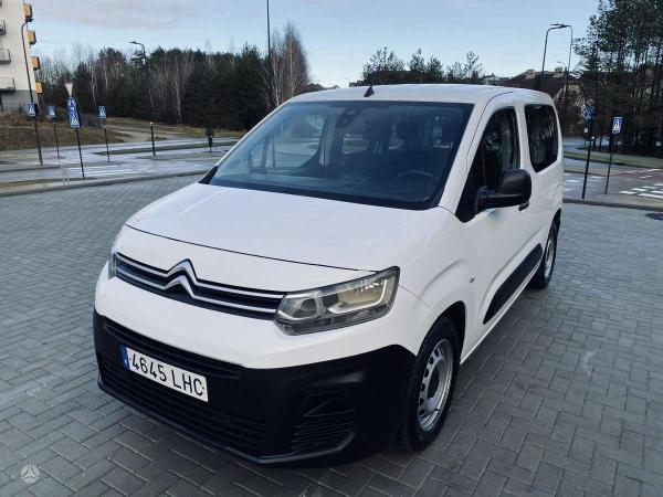 White Citroen Berlingo 2020 in Vilnius, with an engine capacity of 1.50 L and mileage of 173 thousand km for 7450 €, photo 6 on AUTOMOTO.COM.LV
