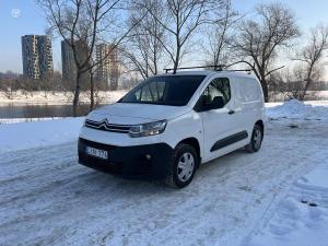 Balts Citroen Berlingo 2020 Kauņa, ar dzinēja tilpumu 1.20 L un nobraukumu 88 tūkst. km par 6900 €, foto  vietnē AUTOMOTO.COM.LV