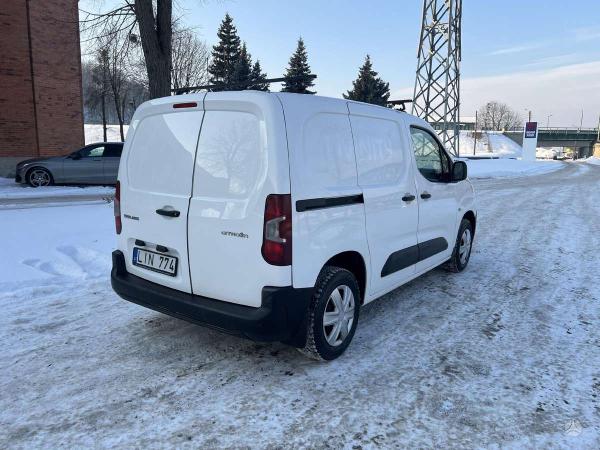 Balts Citroen Berlingo 2020 Kauņa, ar dzinēja tilpumu 1.20 L un nobraukumu 88 tūkst. km par 6900 €, foto 3 vietnē AUTOMOTO.COM.LV