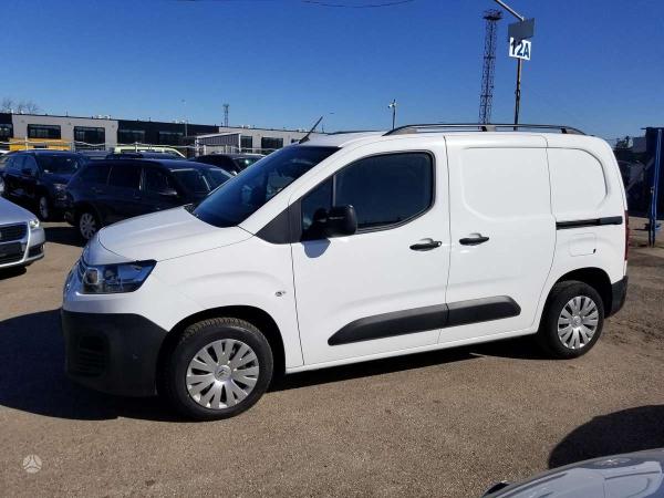 White Citroen Berlingo 2020 in Kaunas, with an engine capacity of 1.50 L and mileage of 110 thousand km for 7299 €, photo 3 on AUTOMOTO.COM.LV