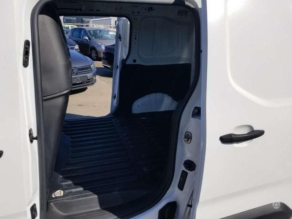 White Citroen Berlingo 2020 in Kaunas, with an engine capacity of 1.50 L and mileage of 110 thousand km for 7299 €, photo 9 on AUTOMOTO.COM.LV