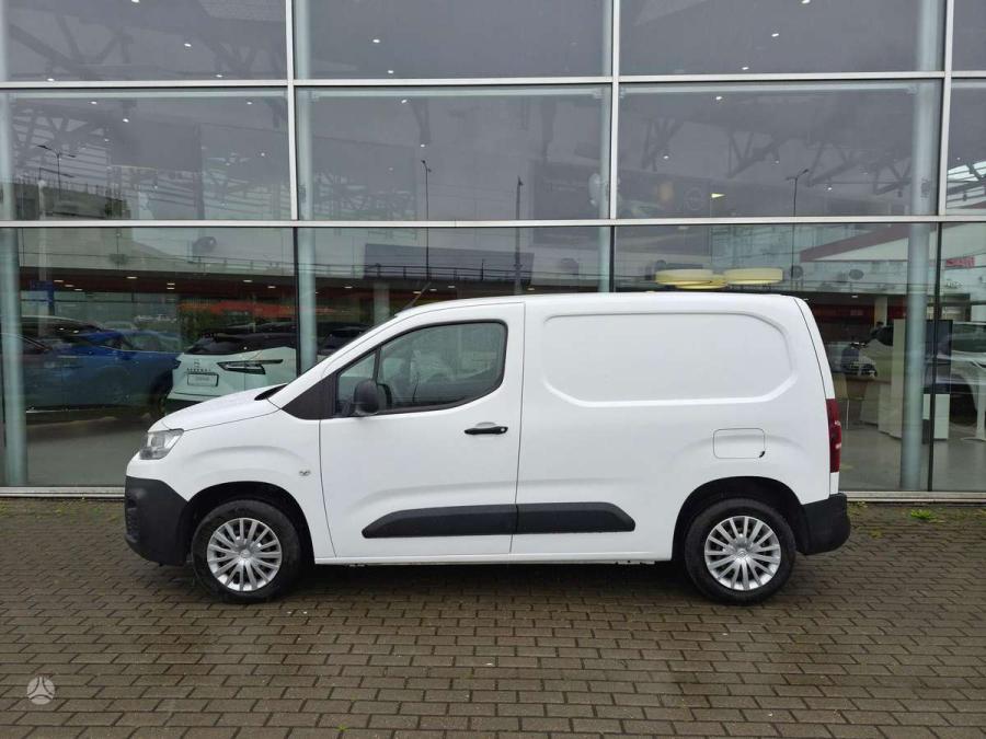 White Citroen Berlingo 2020 in Vilnius, with an engine capacity of 1.50 L and mileage of 109 thousand km for 9999 €, photo 3 on AUTOMOTO.COM.LV