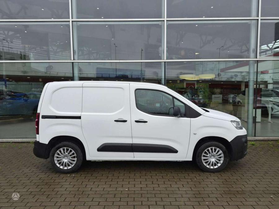 White Citroen Berlingo 2020 in Vilnius, with an engine capacity of 1.50 L and mileage of 109 thousand km for 9999 €, photo 6 on AUTOMOTO.COM.LV