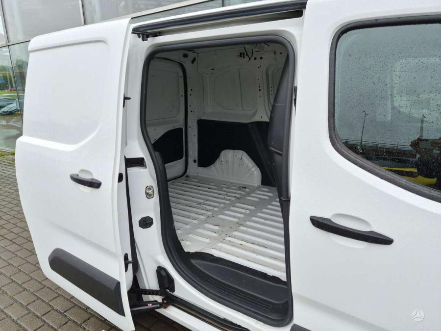 White Citroen Berlingo 2020 in Vilnius, with an engine capacity of 1.50 L and mileage of 109 thousand km for 9999 €, photo 17 on AUTOMOTO.COM.LV