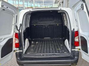 White Citroen Berlingo 2022 in Vilnius, with an engine capacity of 1.50 L and mileage of 84 thousand km for 10750 €, photo 18 on AUTOMOTO.COM.LV