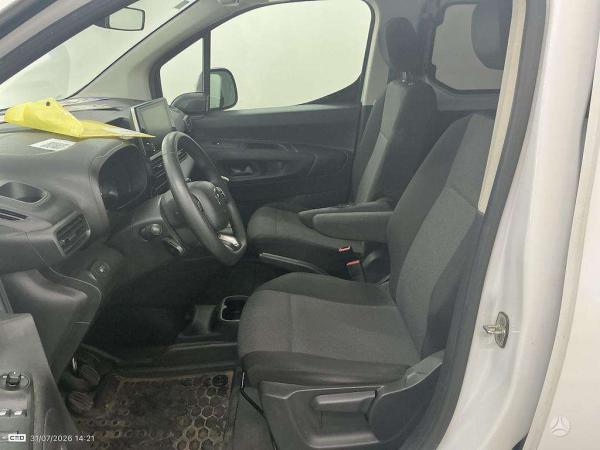 White Citroen Berlingo 2023 in Vilnius, with an engine capacity of 1.50 L and mileage of 260 thousand km for 10164 €, photo 6 on AUTOMOTO.COM.LV