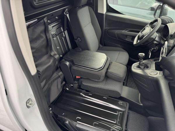 White Citroen Berlingo 2025 in Klaipeda, with an engine capacity of 1.20 L and mileage of 5 thousand km for 19900 €, photo 11 on AUTOMOTO.COM.LV