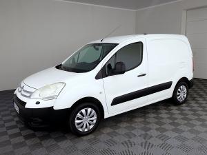 White Citroen Berlingo 2009 in Tallinn, with an engine capacity of 1.60 L and mileage of 248 thousand km for 2199 €, photo 3 on AUTOMOTO.COM.LV