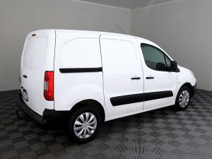 White Citroen Berlingo 2009 in Tallinn, with an engine capacity of 1.60 L and mileage of 248 thousand km for 2199 €, photo 4 on AUTOMOTO.COM.LV