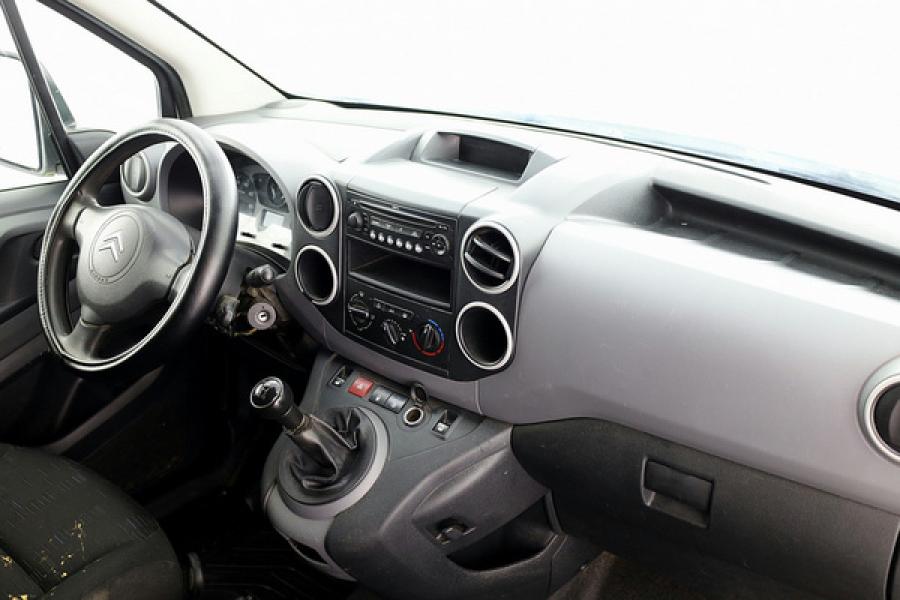 White Citroen Berlingo 2009 in Tallinn, with an engine capacity of 1.60 L and mileage of 248 thousand km for 2199 €, photo 6 on AUTOMOTO.COM.LV