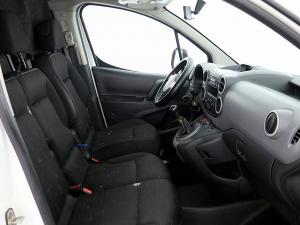 White Citroen Berlingo 2009 in Tallinn, with an engine capacity of 1.60 L and mileage of 248 thousand km for 2199 €, photo 7 on AUTOMOTO.COM.LV