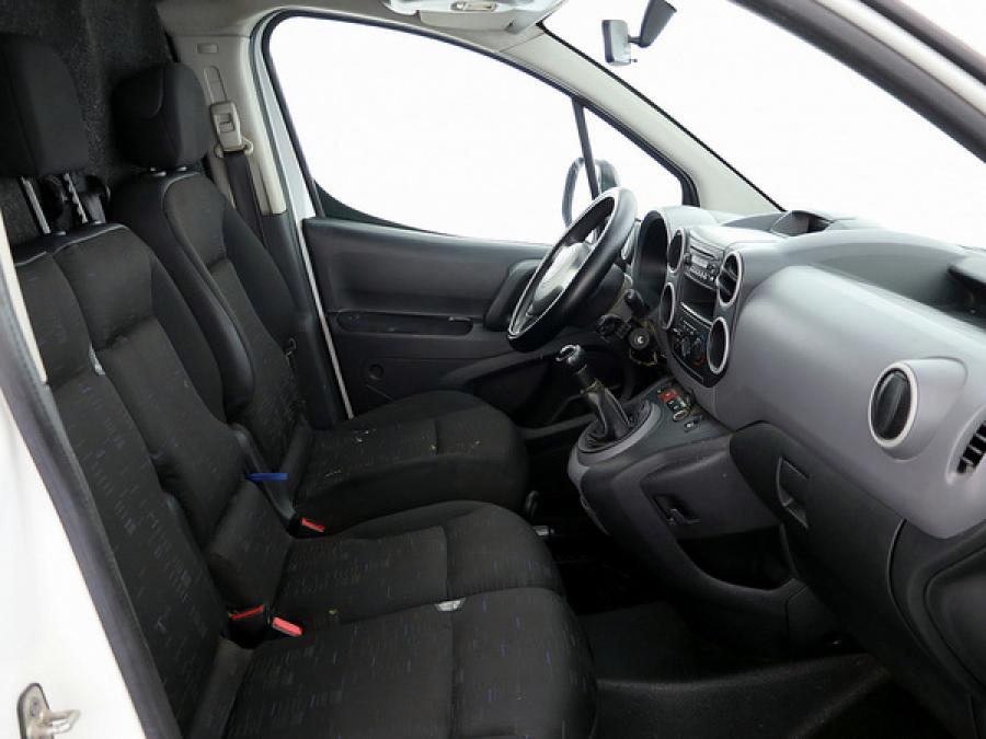 White Citroen Berlingo 2009 in Tallinn, with an engine capacity of 1.60 L and mileage of 248 thousand km for 2199 €, photo 7 on AUTOMOTO.COM.LV