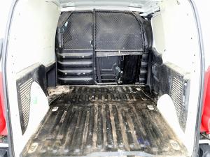 White Citroen Berlingo 2009 in Tallinn, with an engine capacity of 1.60 L and mileage of 248 thousand km for 2199 €, photo 9 on AUTOMOTO.COM.LV