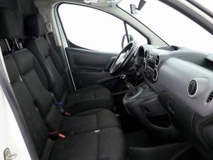 White Citroen Berlingo 2009 in Tallinn, with an engine capacity of 1.60 L and mileage of 248 thousand km for 2199 €, photo 15 on AUTOMOTO.COM.LV